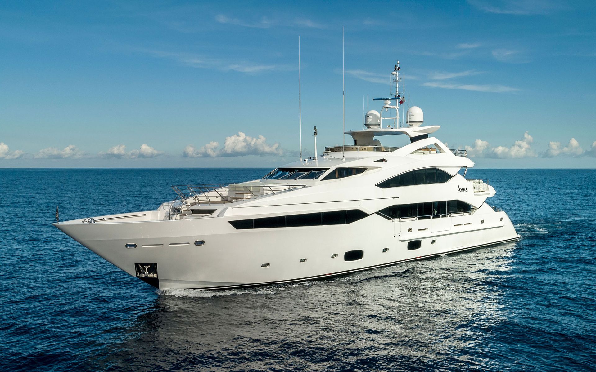 ANYA yacht for charter (Sunseeker, 40.05m, 2015)